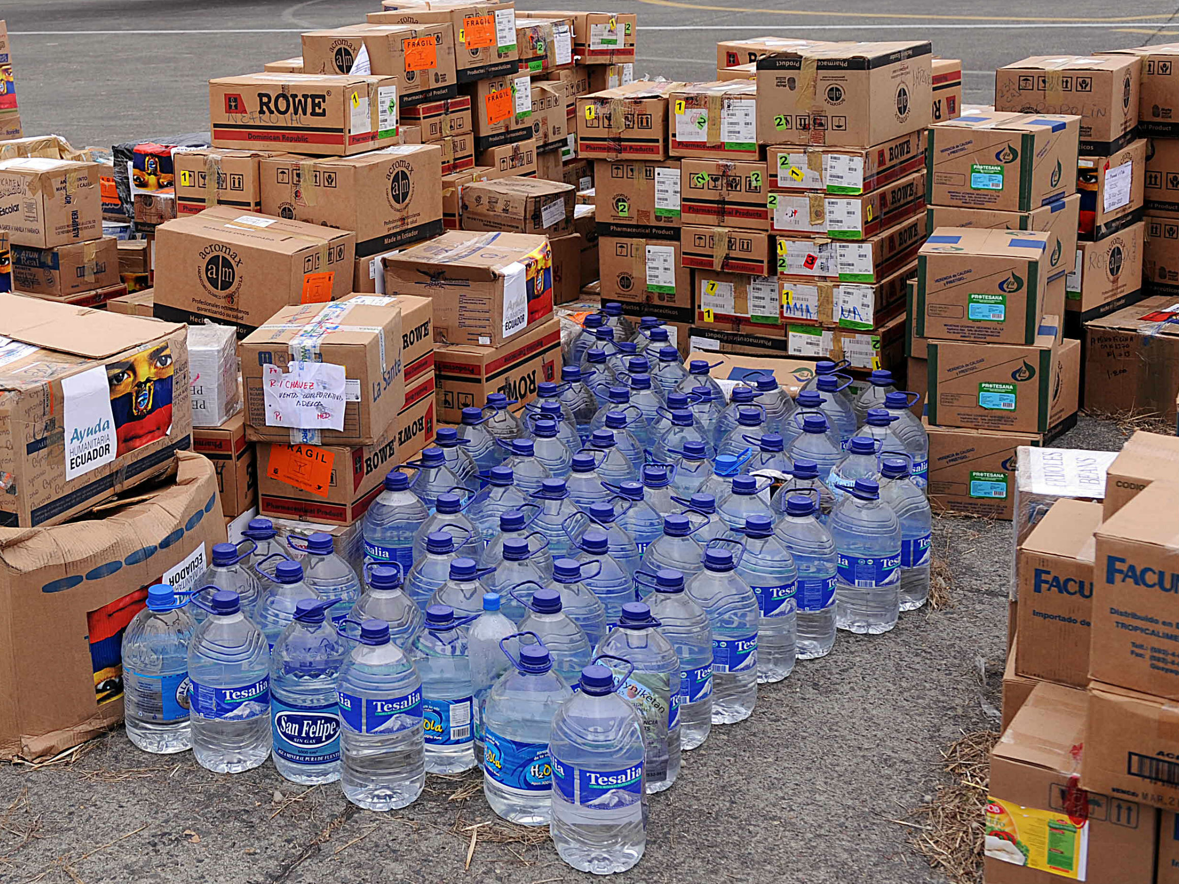 5 тысяч литров питьевой воды и 20 тонн продуктов: в Авдеевку спешит гуманитарная помощь - DPChas